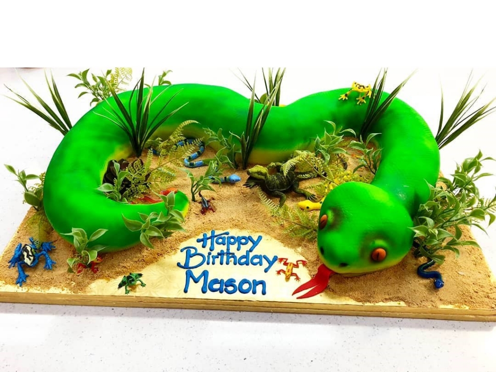 3D & 2D Custom Shaped Cakes - C'est Si Bon Bakery