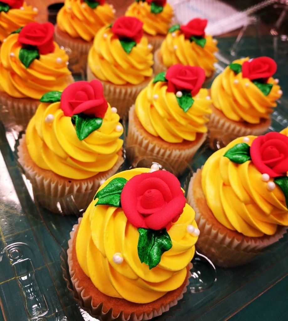 Custom Cupcakes - C'est Si Bon Bakery