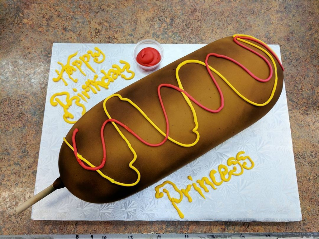 3D & 2D Custom Shaped Cakes - C'est Si Bon Bakery